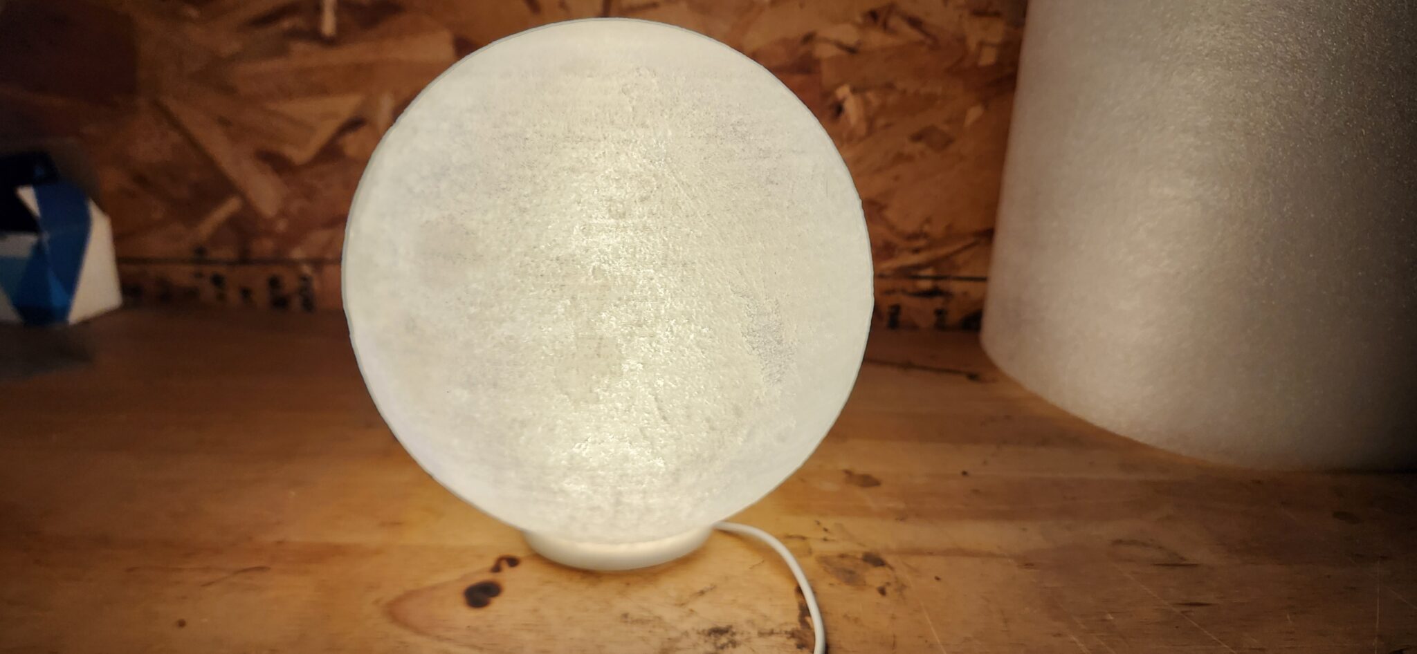 Illuminated 3D-Printed Moon Lamp - PlastiForge3D